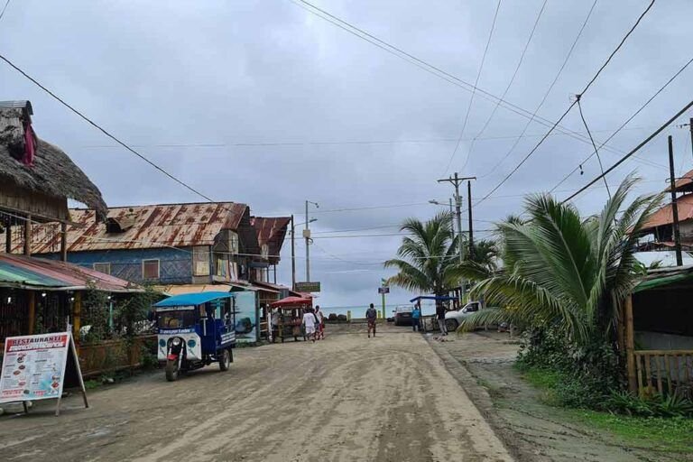 Playa Mompiche - Playas Top Ecuador
